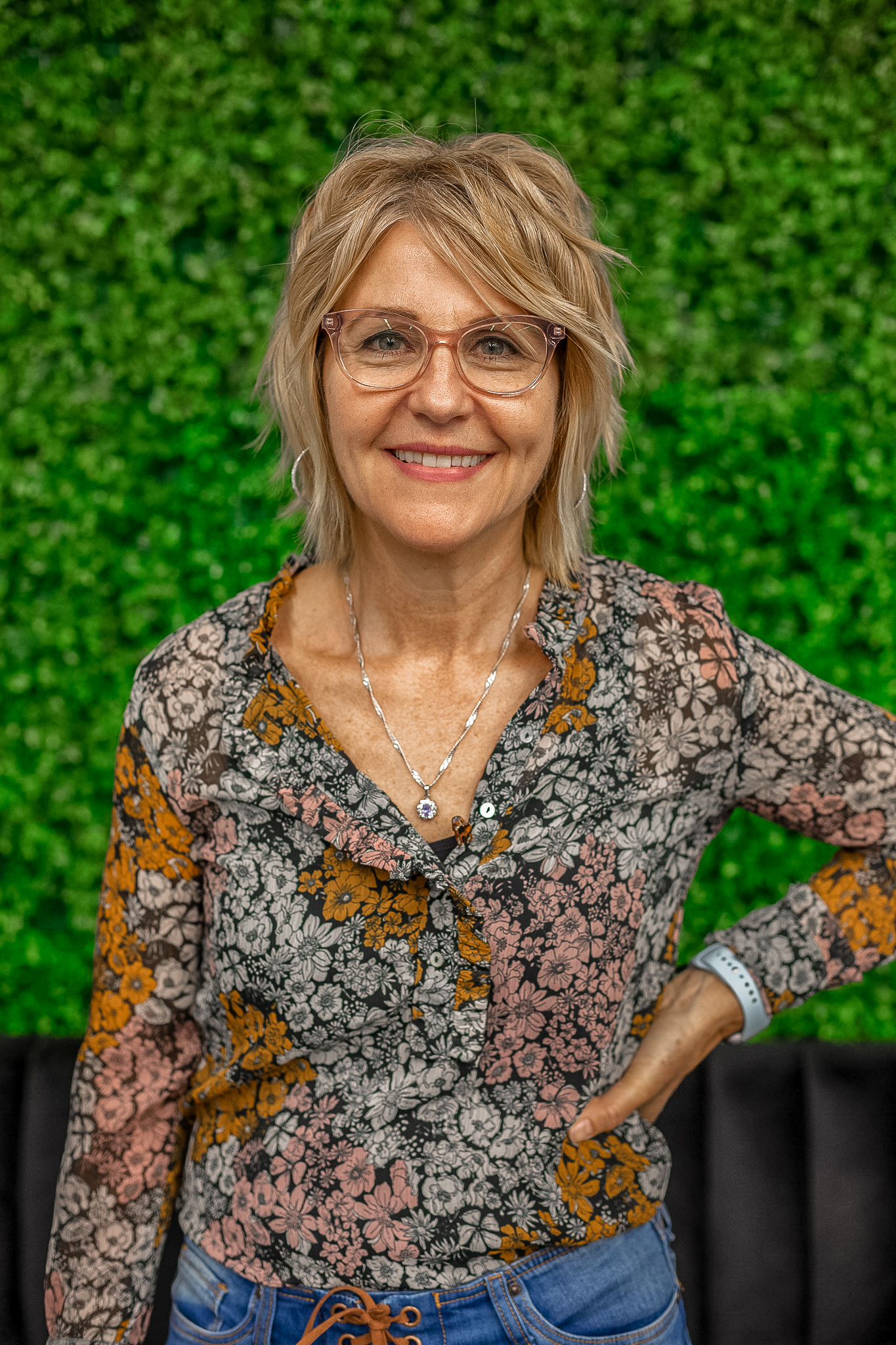 Sandy F. – Social Color Lounge